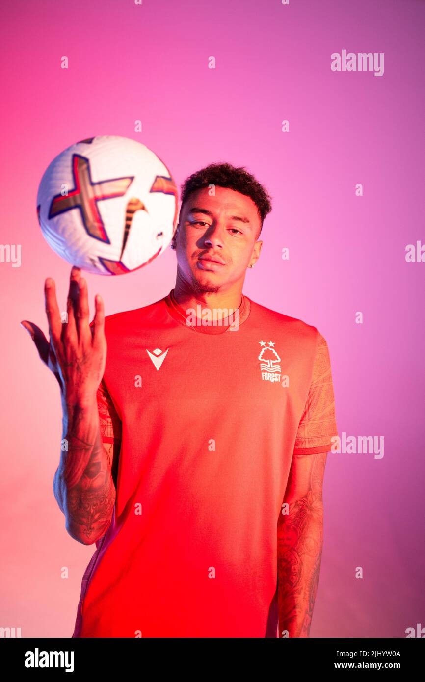 Jesse Lingard signs for Nottingham Forest as a free agent after his ...