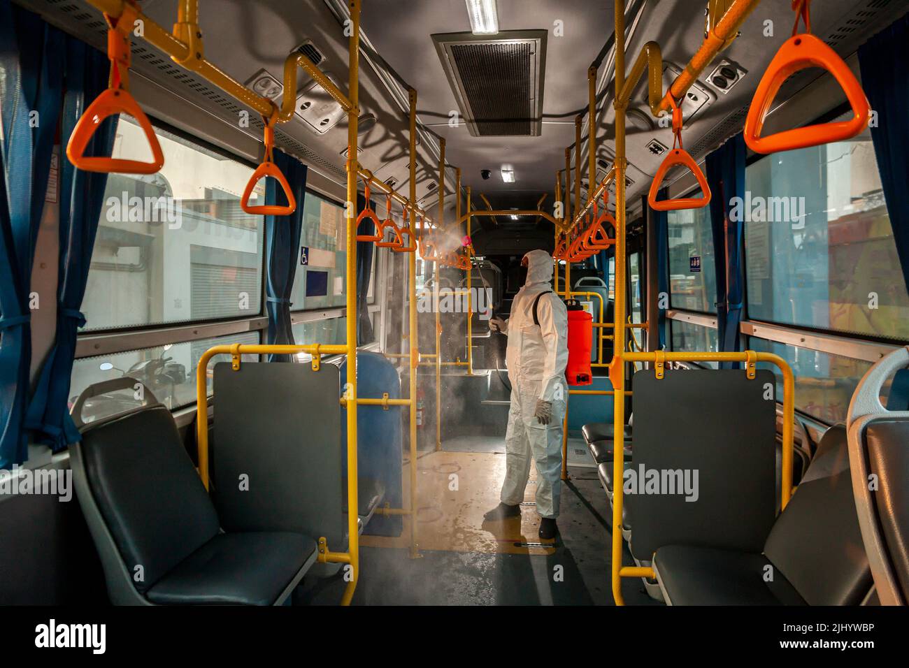Man wearing full ppe kit hi-res stock photography and images - Alamy