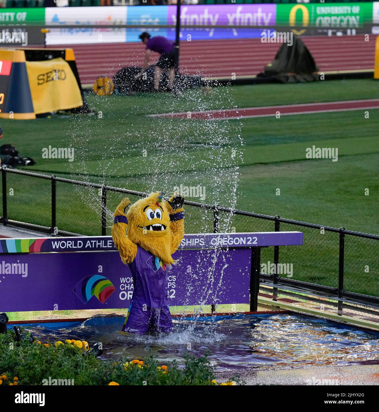 Eugene,, 20 Jul 2022 Games mascot Legend takes a well earned cooling ...