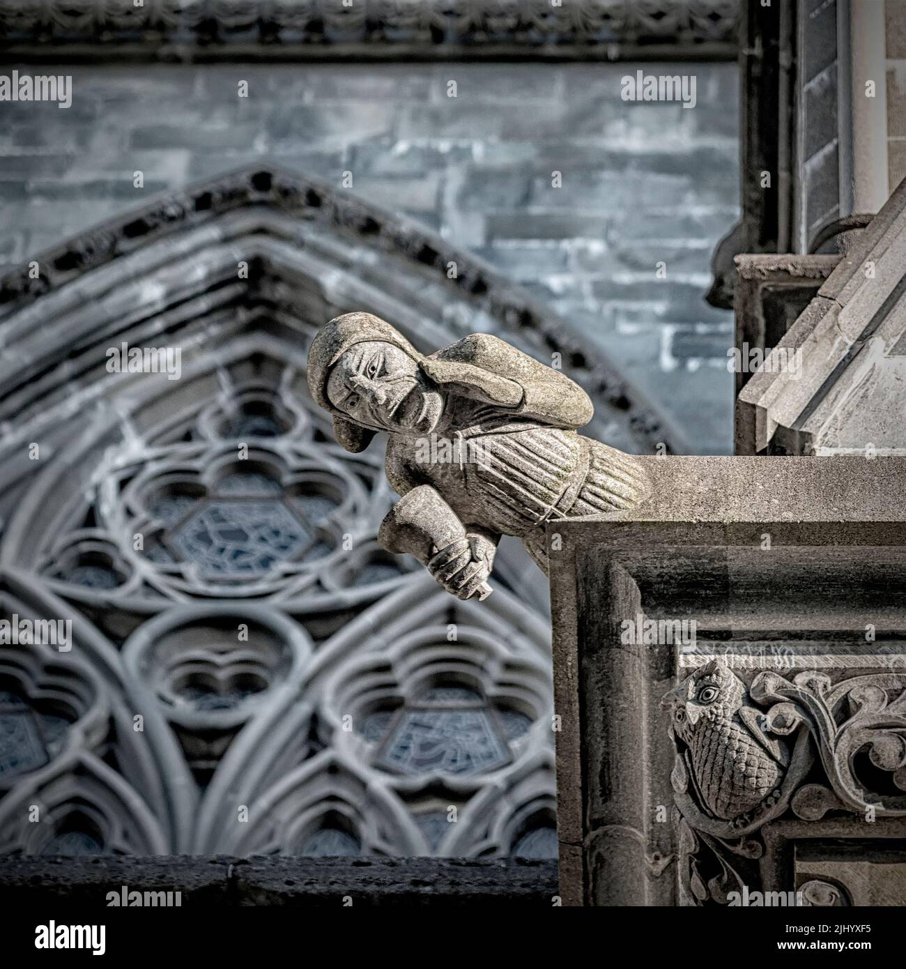 Shouting peasant statue hi-res stock photography and images - Alamy
