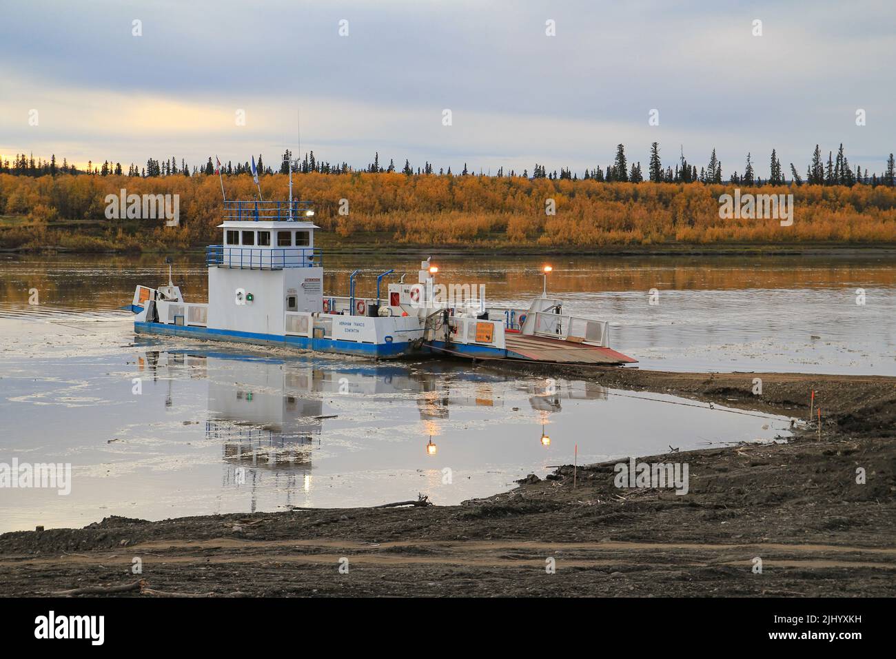 Mackenzie river canada hi-res stock photography and images - Alamy