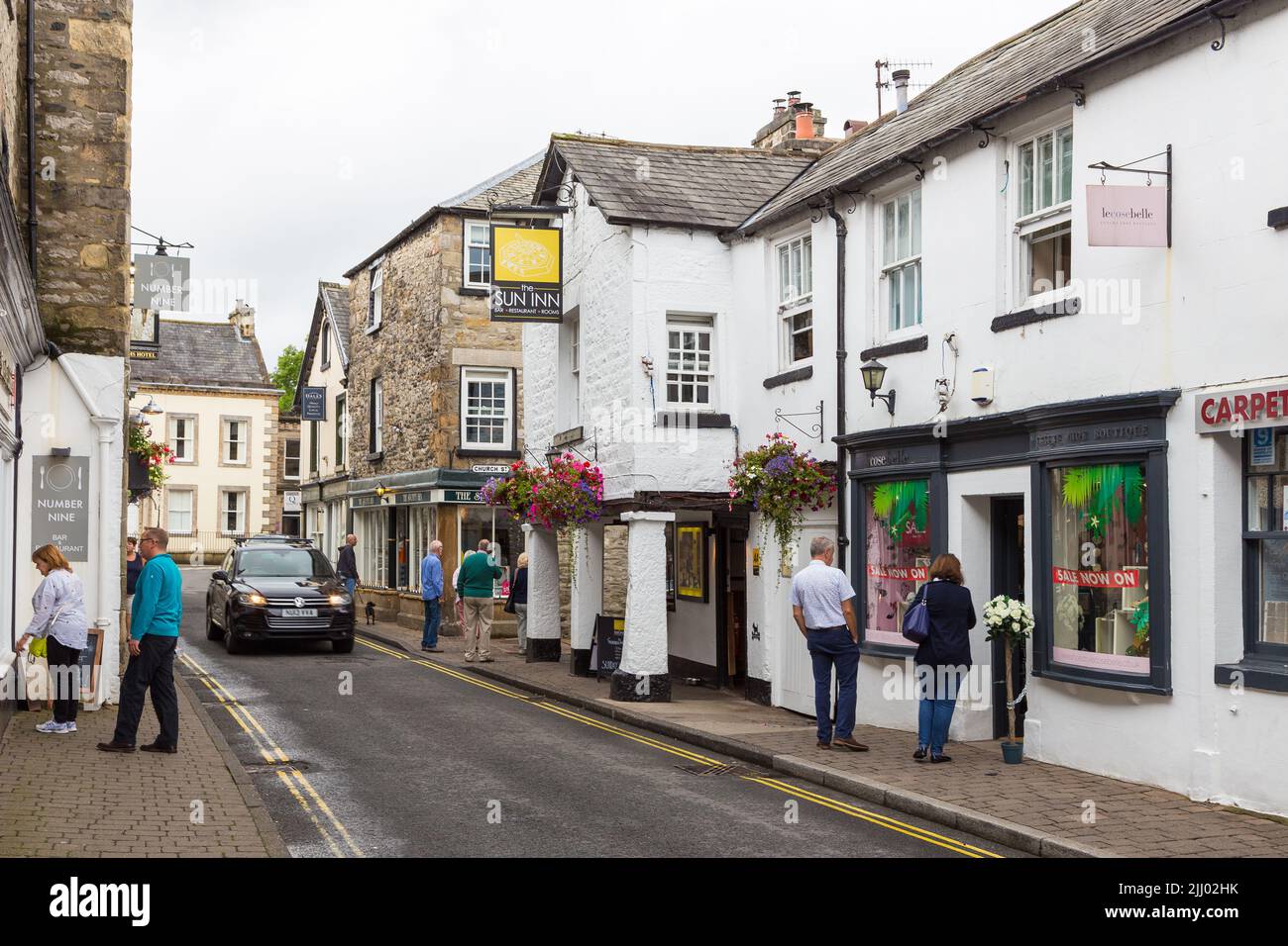 Kirkby Lonsdale, Cumbria, England - 12 August 2018: Narrow streets in ...