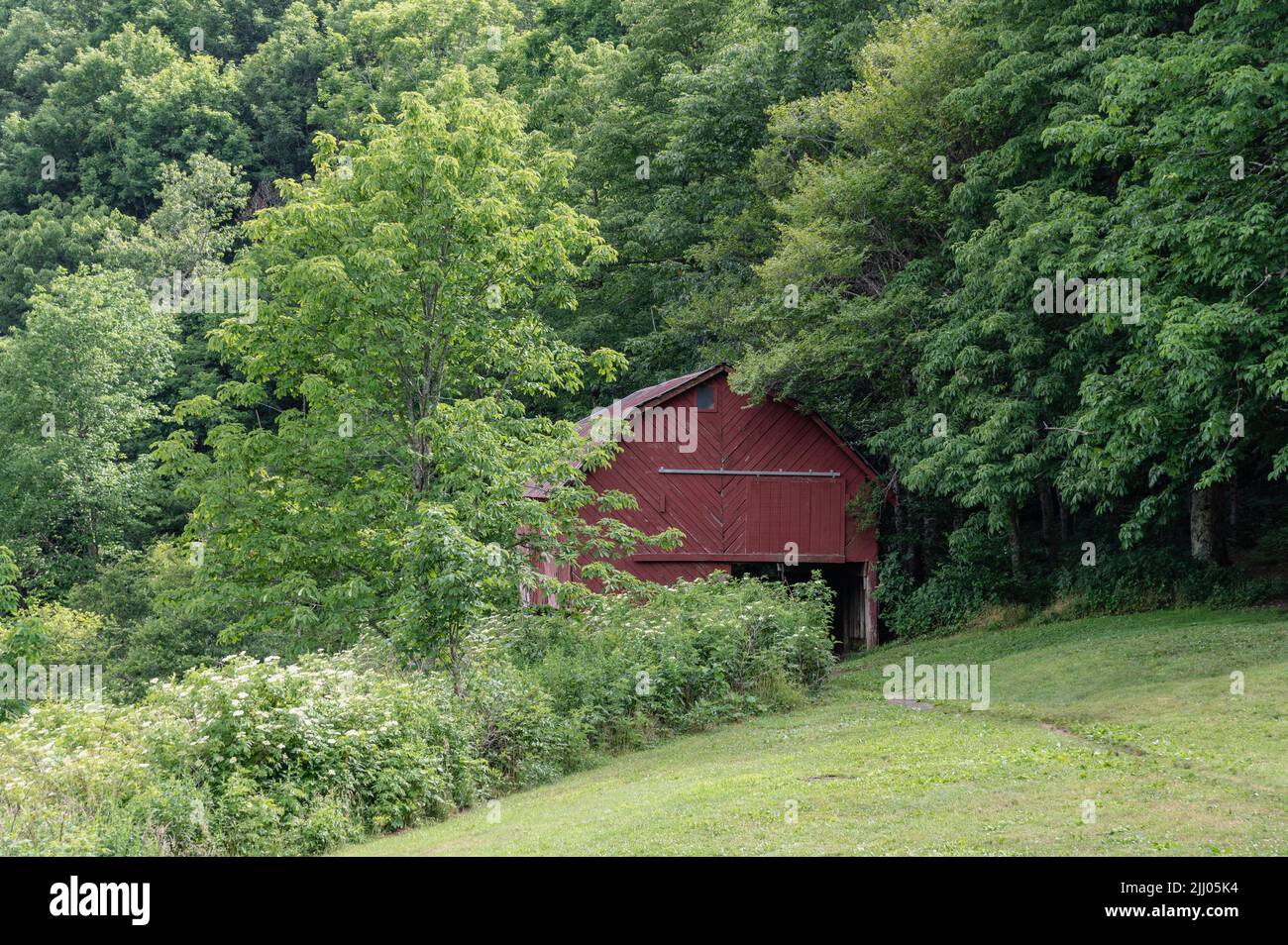 Red Barn along the Appalachian Trail Stock Photo - Alamy