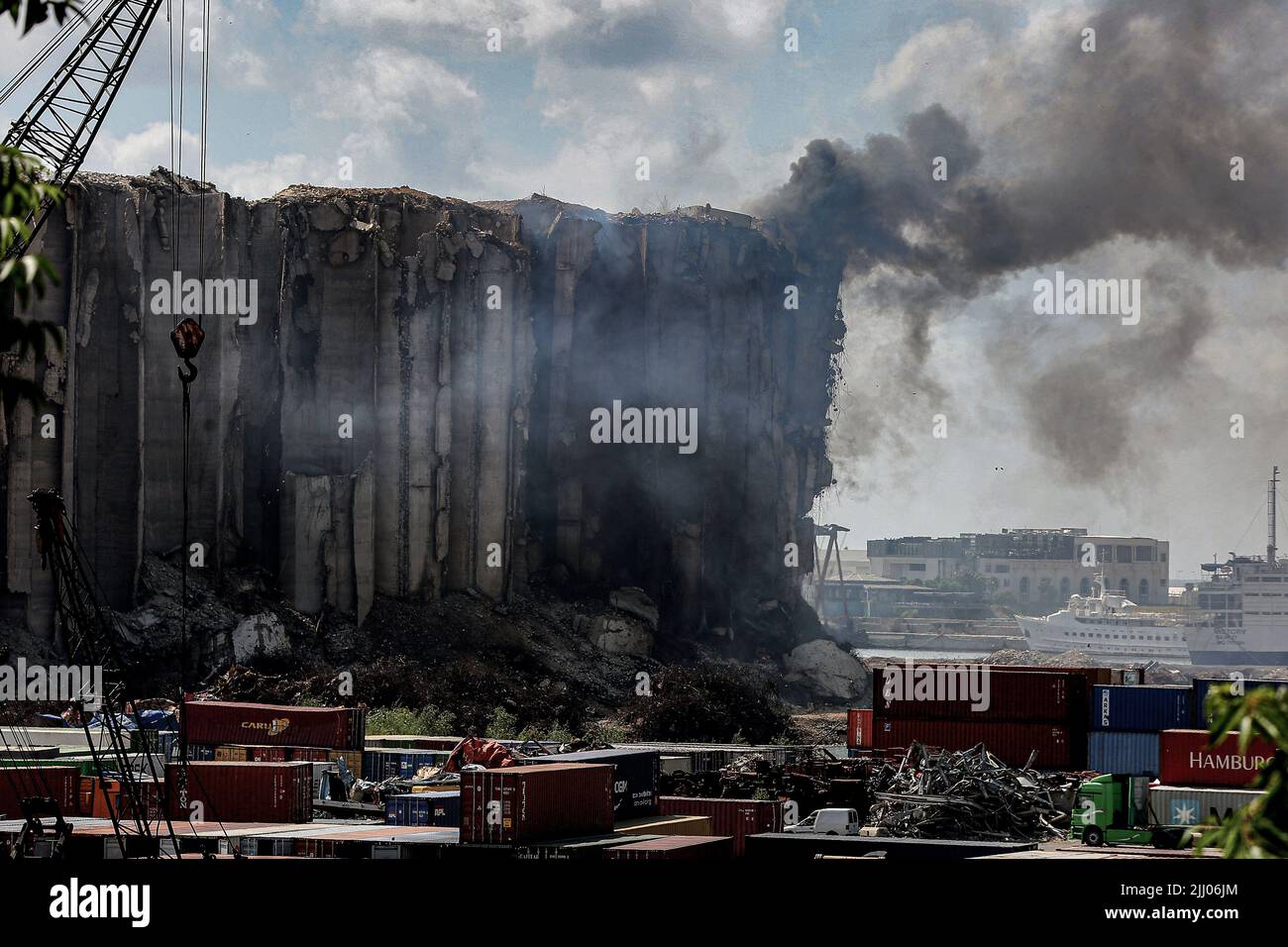 Burning port of beirut hi-res stock photography and images - Alamy