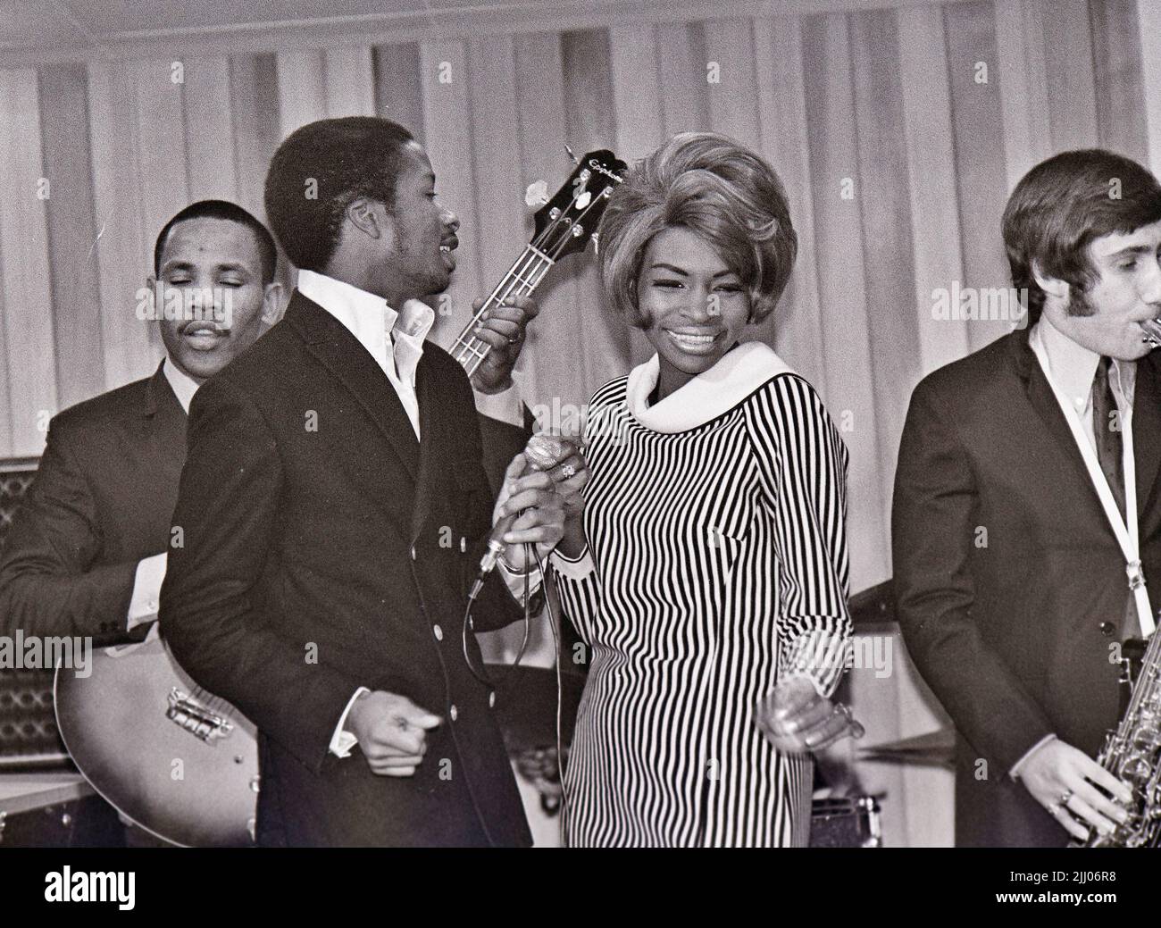 MAXINE BROWN American Soul singer with her vocal partner Chuck Jackson ...