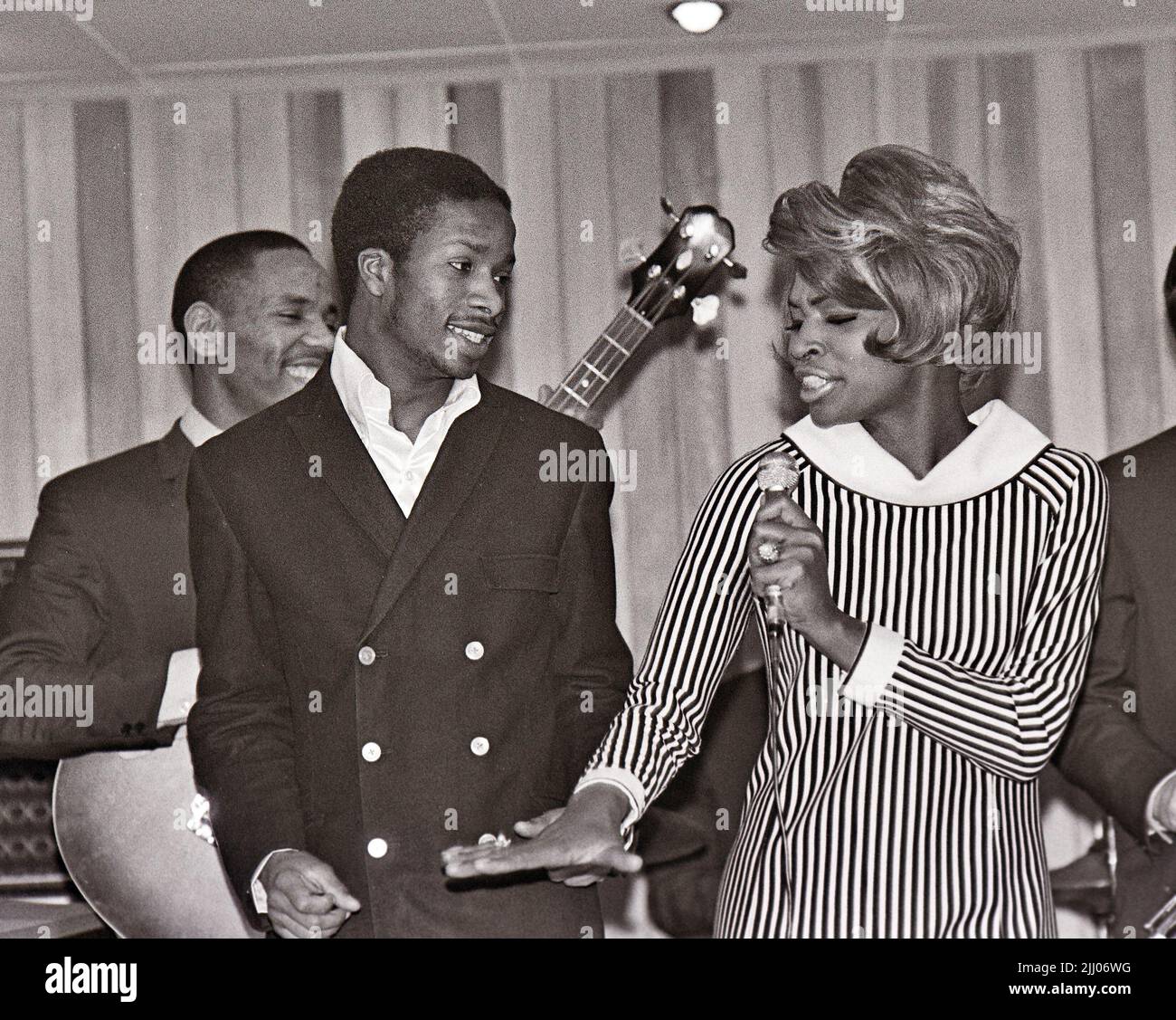 MAXINE BROWN American Soul singer with her vocal partner Chuck Jackson ...