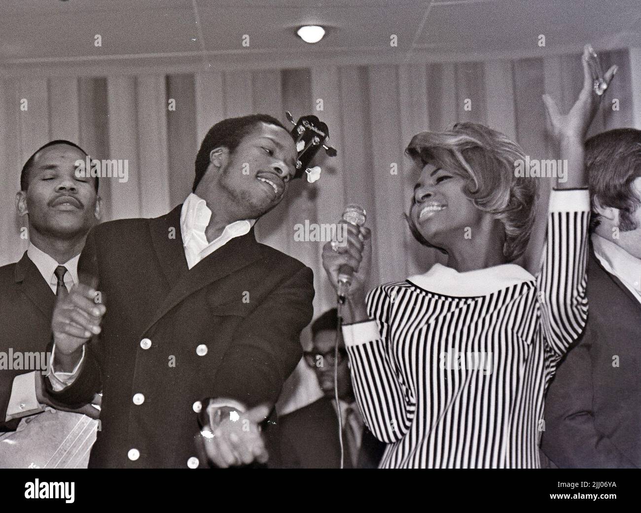 MAXINE BROWN American Soul singer with her vocal partner Chuck Jackson ...