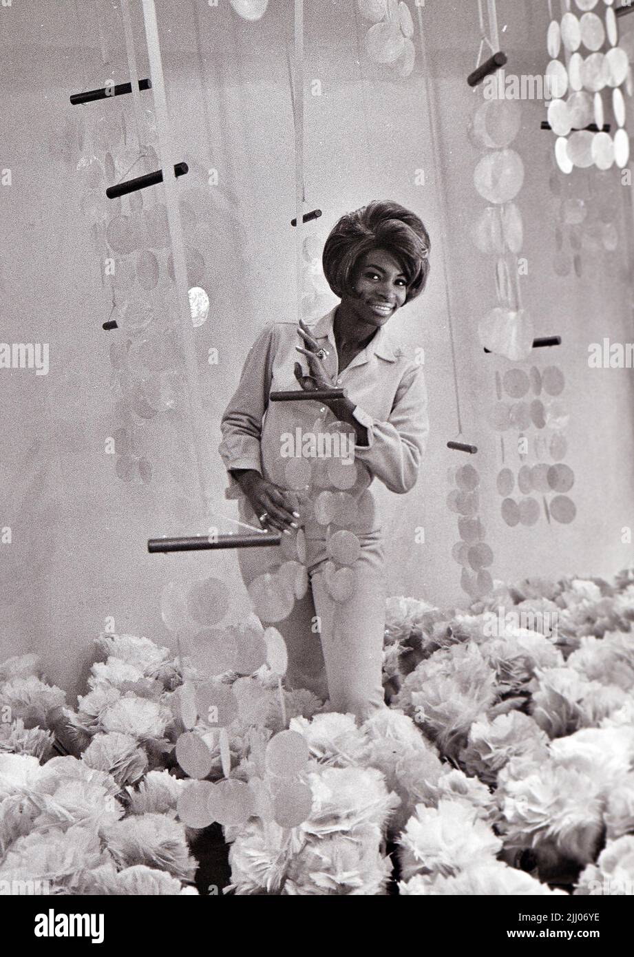 MAXINE BROWN American Soul singer in 1965 Stock Photo - Alamy