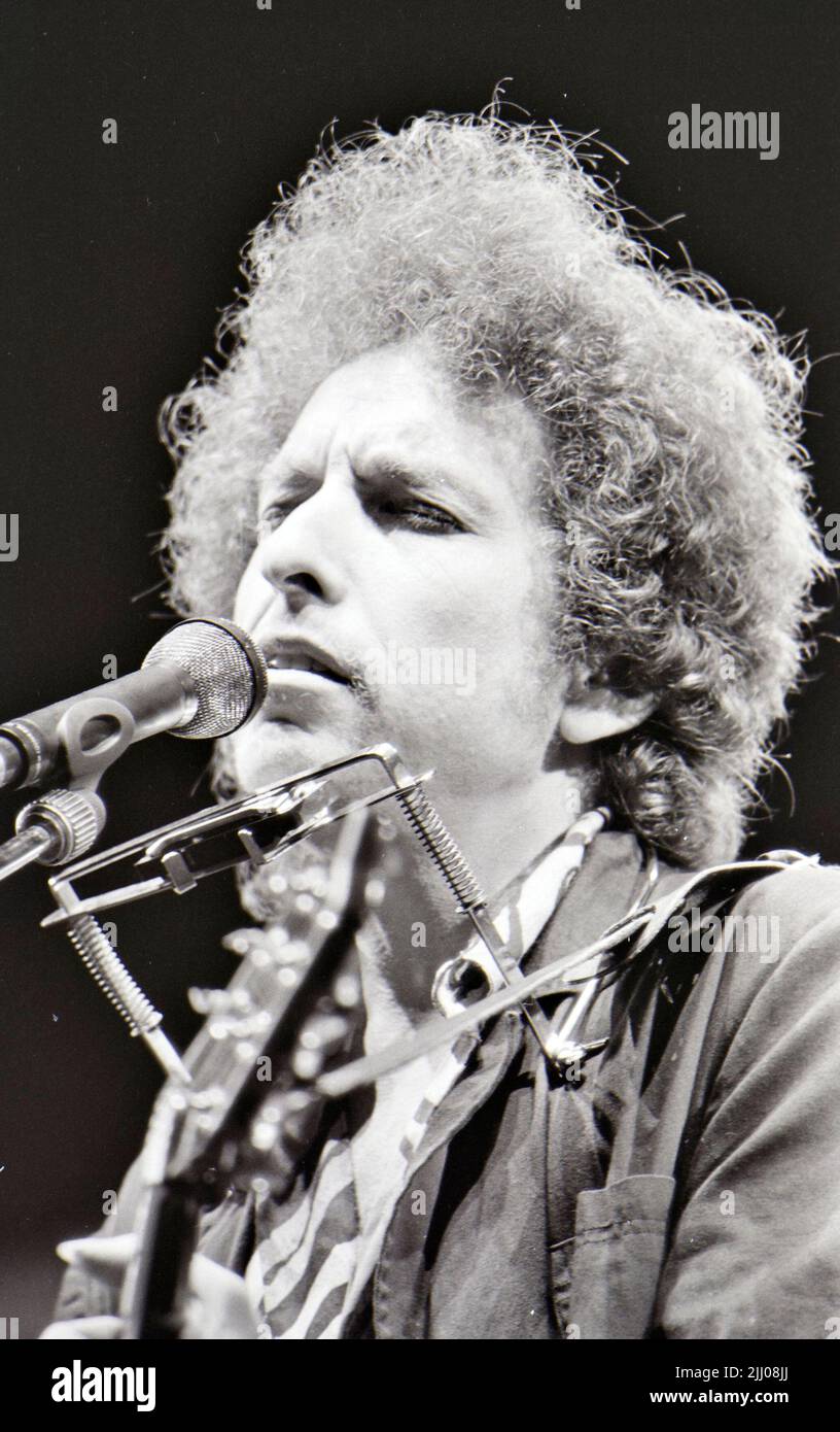 BOB DYLAN American singer/songwriter in 1975 Stock Photo - Alamy