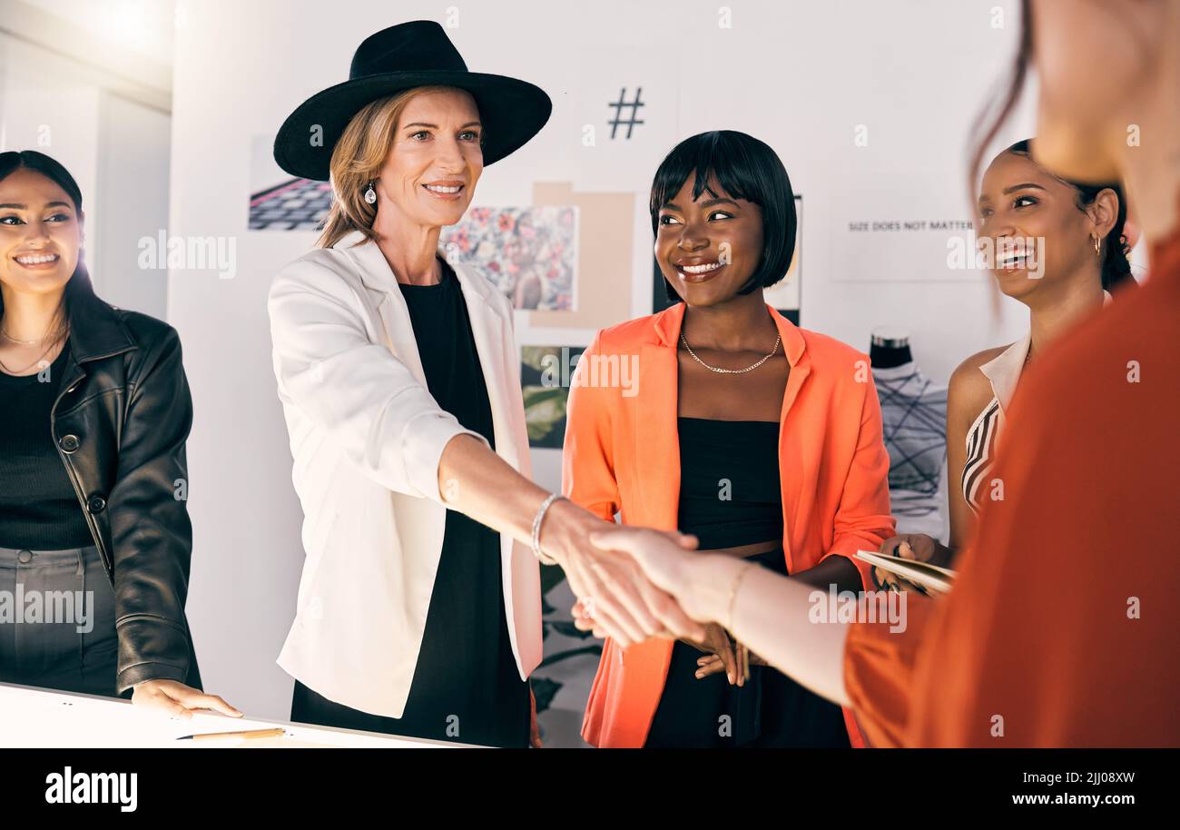 Member support company team hi-res stock photography and images - Alamy