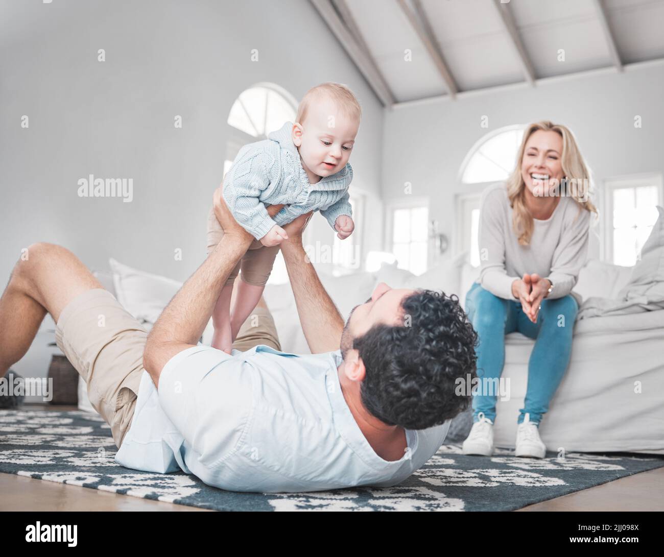 Dad bonding with newborn baby hi-res stock photography and images - Alamy