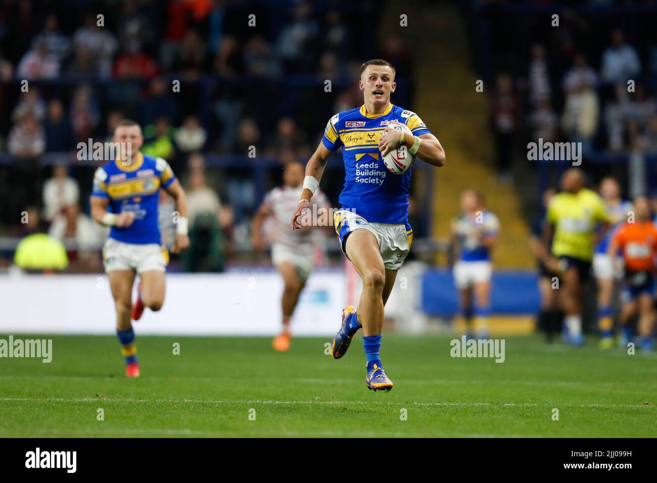 Leeds Rhinos' Ash Handley breaks through during the Betfred Super ...
