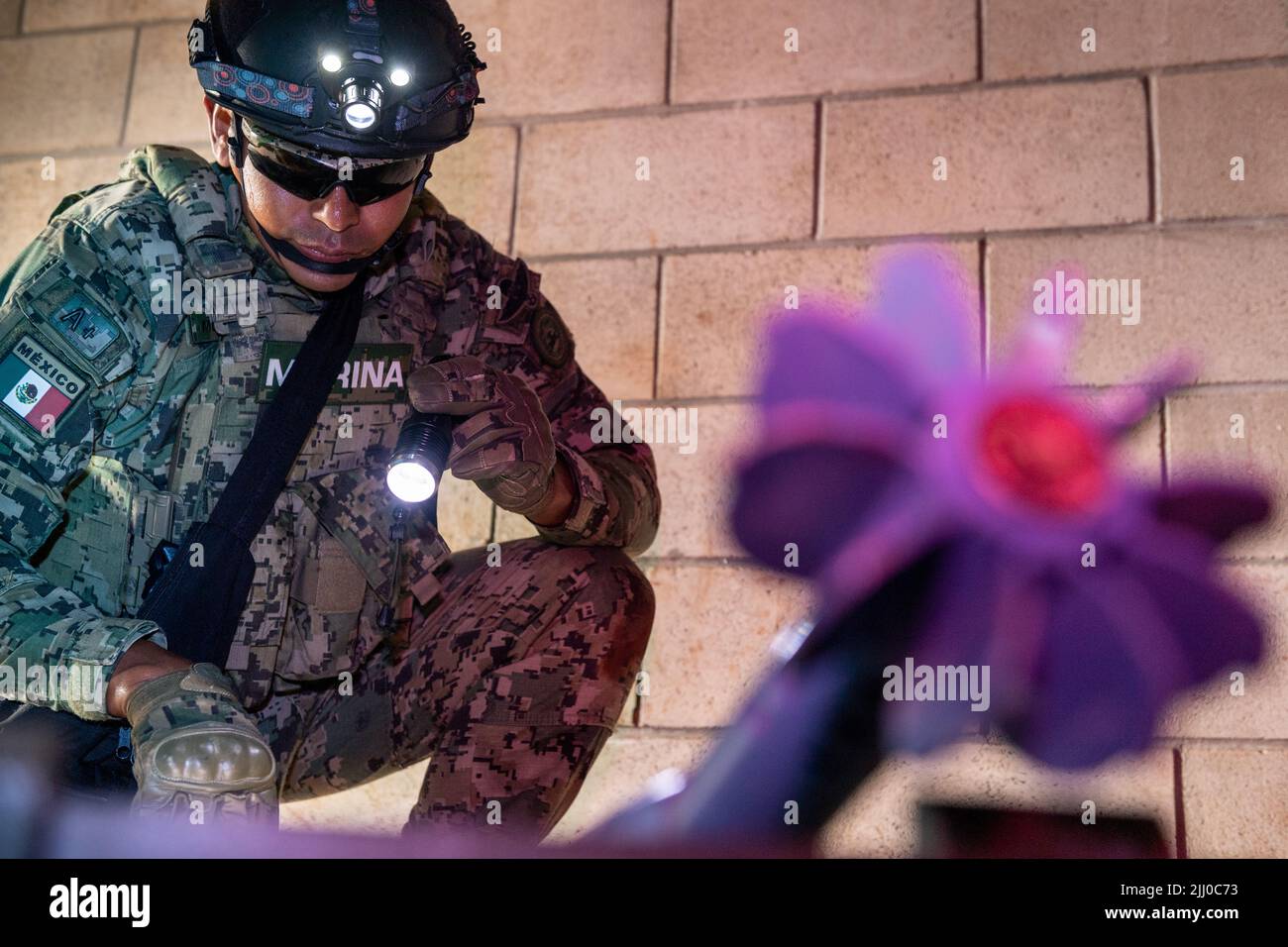 Explosive ordnance disposal eod team hi-res stock photography and ...