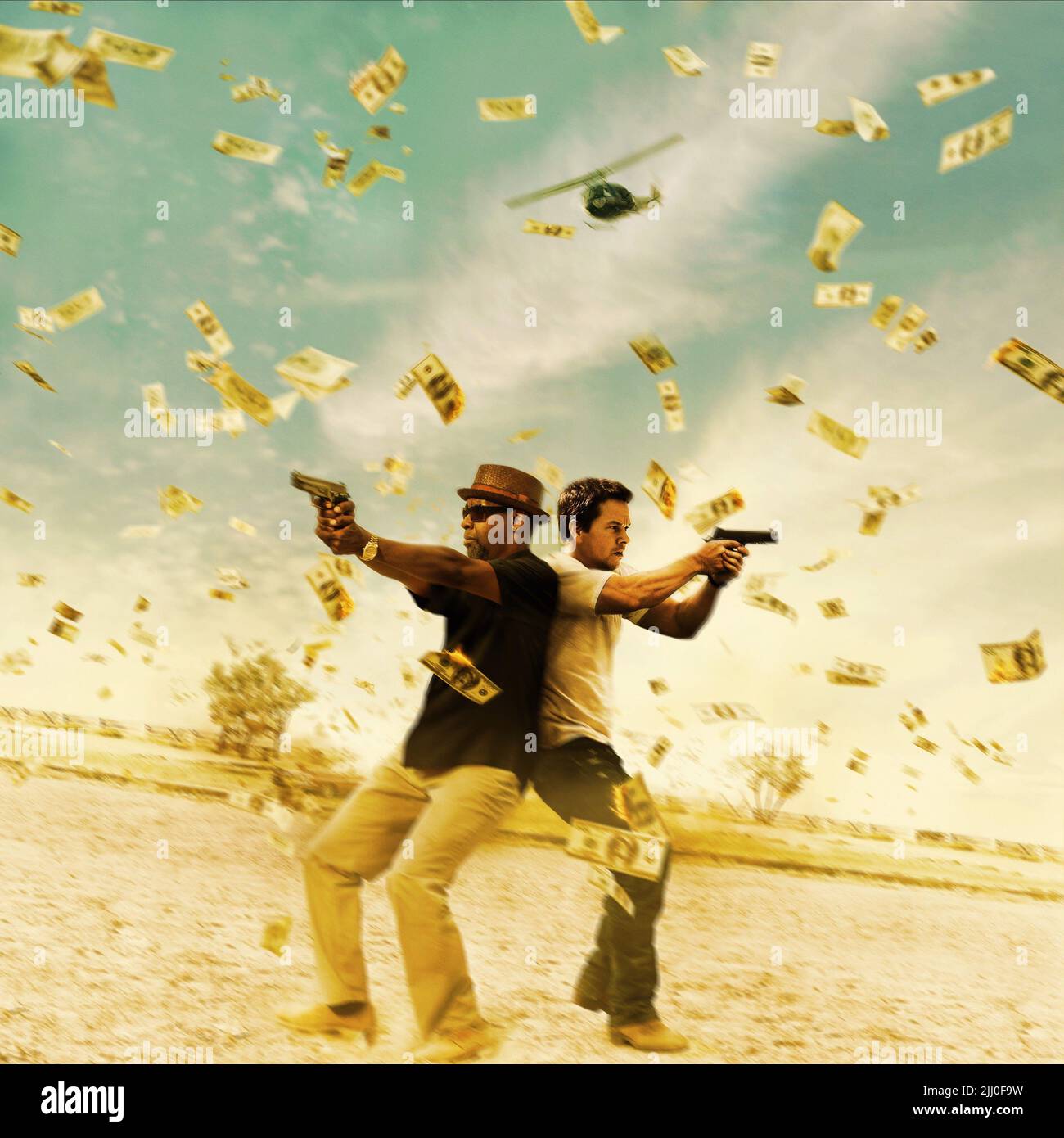 DENZEL WASHINGTON, MARK WAHLBERG, 2 GUNS, 2013 Stock Photo - Alamy