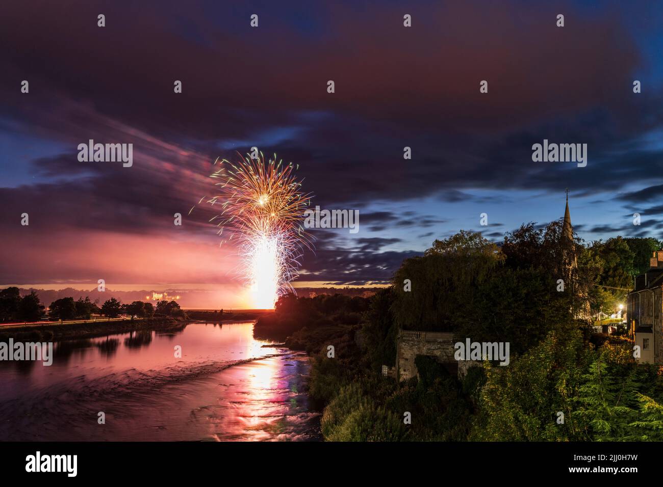 Kelso town bridge river tweed hi-res stock photography and images - Alamy