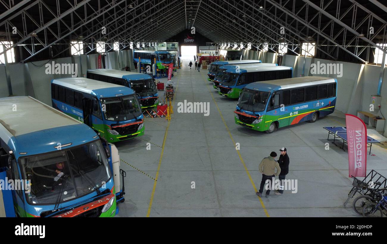 V1 bus hi-res stock photography and images - Alamy