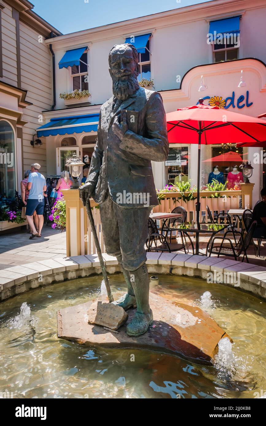 George Bernard Shaw Statue, Niagara on the lake, ontario, canada Stock ...