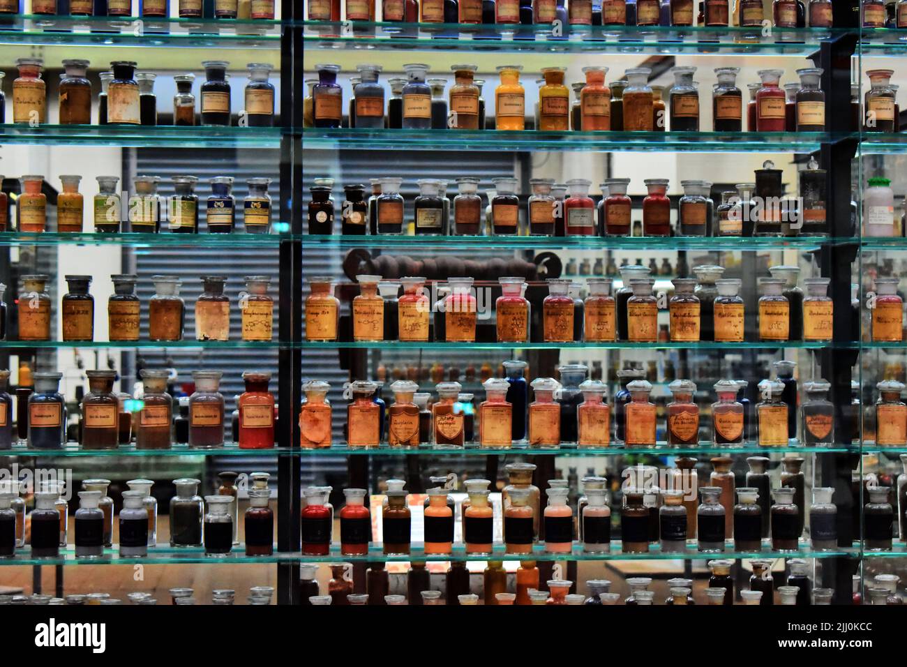 Antique chemical bottles hi-res stock photography and images - Alamy