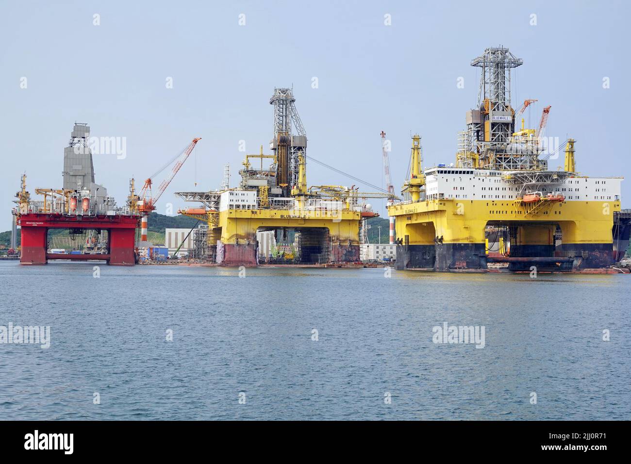 Semi submersible platform hi-res stock photography and images - Alamy