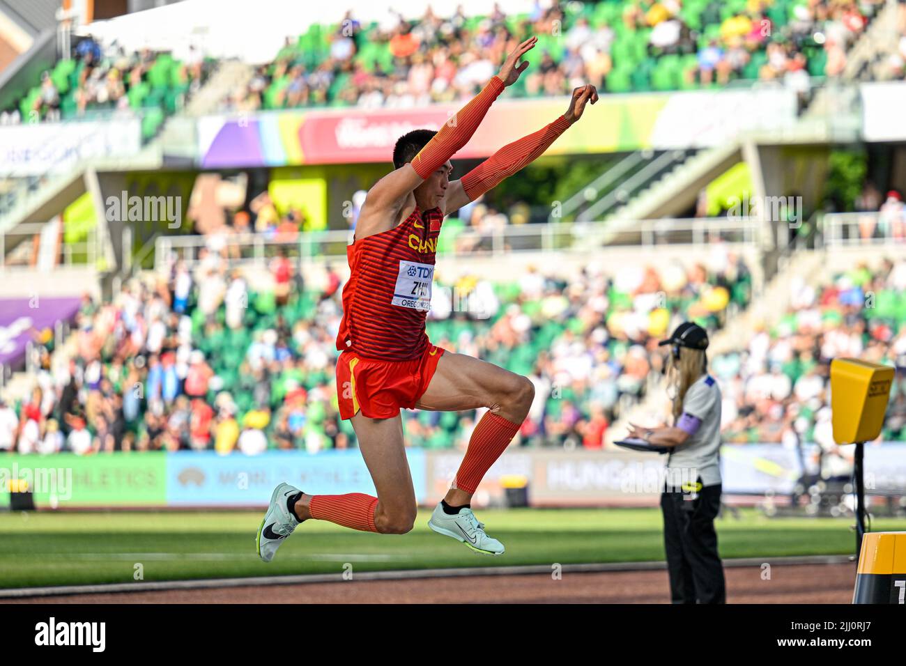 Mens triple jump hi-res stock photography and images - Alamy