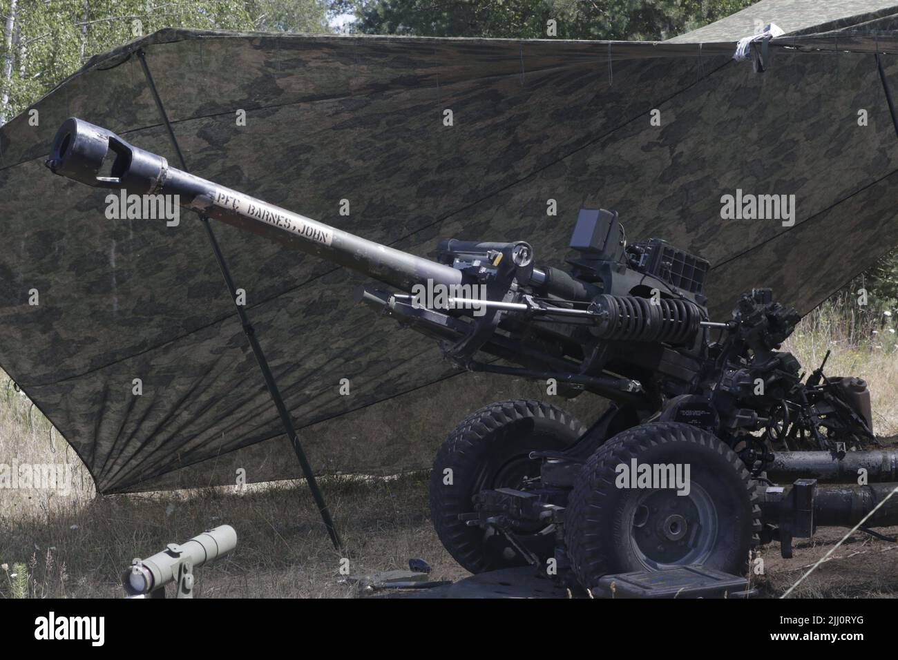 A M198 Howitzer, part of armory for U.S. Army 1st Platoon, Bravo Battery, 4th Battalion, 319th ...