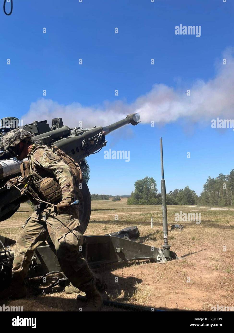 Us army field artillery howitzer hi-res stock photography and images ...