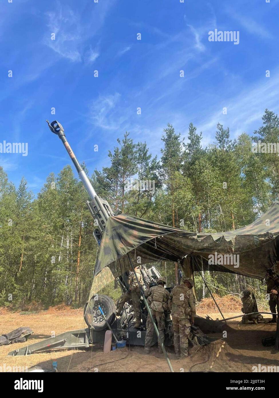 Us army field artillery howitzer hi-res stock photography and images ...