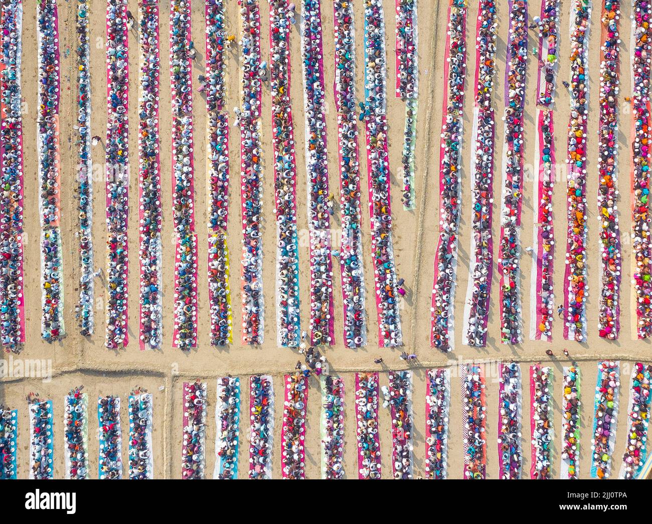 People gather in rural Bangladesh for Uros majlis, a traditional food ...