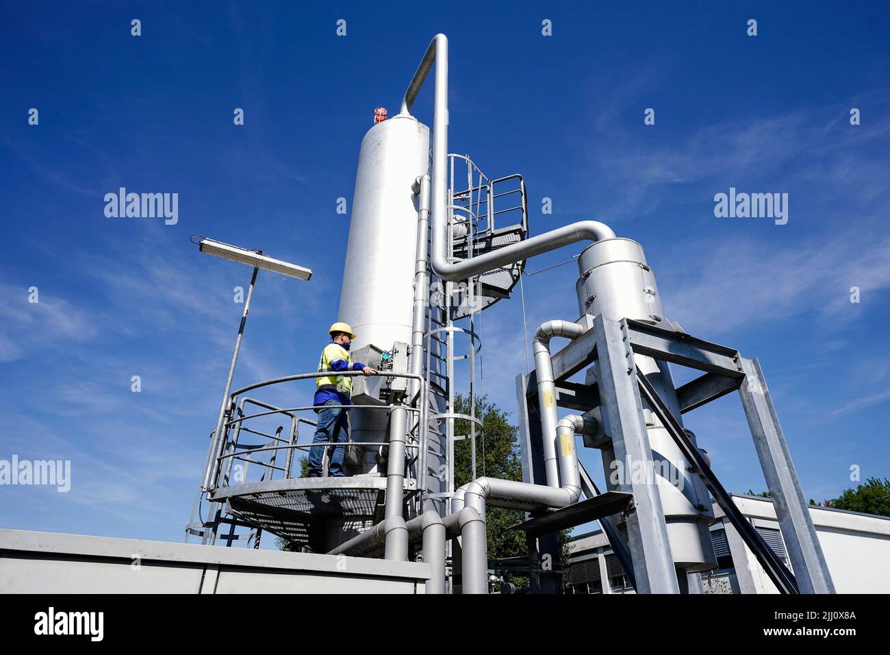 Frankenthal, Germany. 18th July, 2022. An employee of the company ...