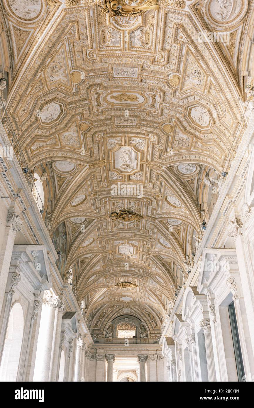 Gold and marble ceiling in St. Peter's Basilica Stock Photo - Alamy