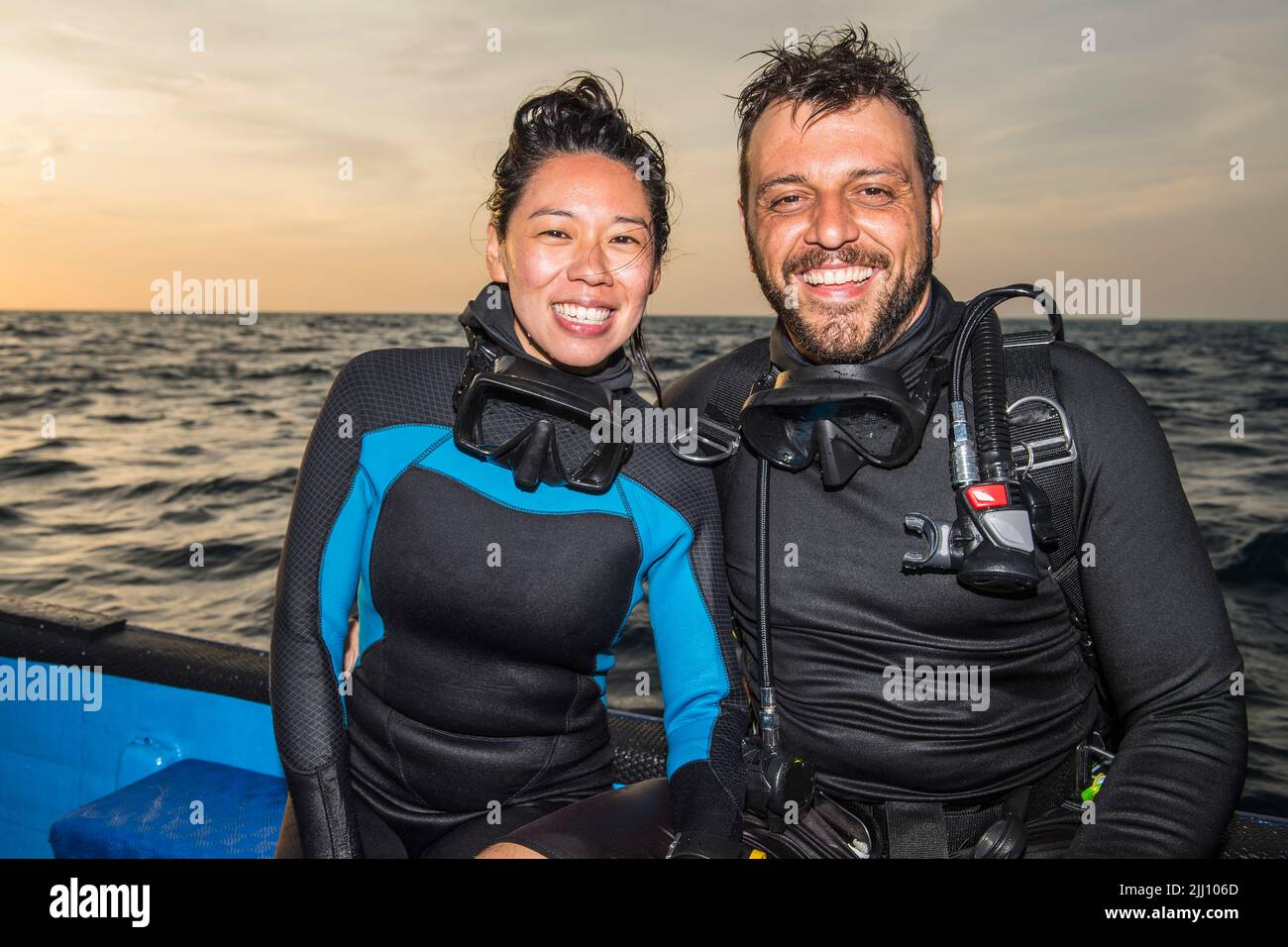 Scuba diving from dive boat hi-res stock photography and images - Alamy