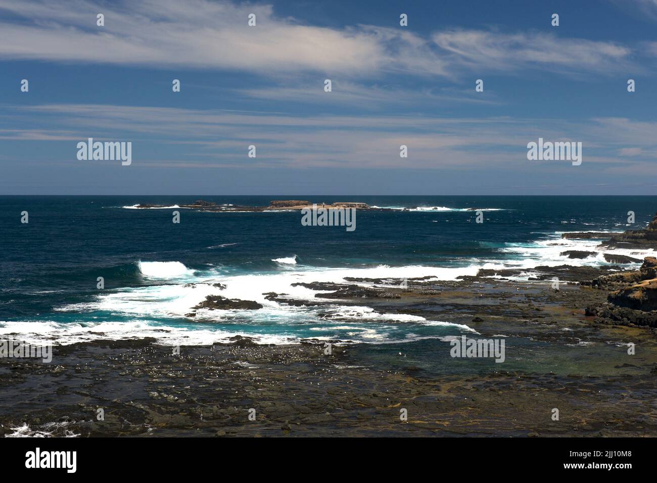 Rocky australian coast in victoria hi-res stock photography and images ...