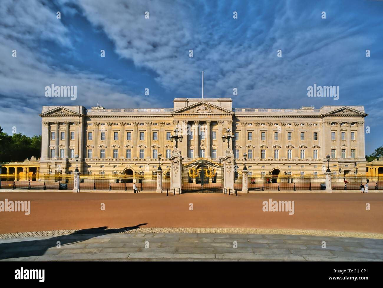 Buckingham palace east wing hi-res stock photography and images - Alamy