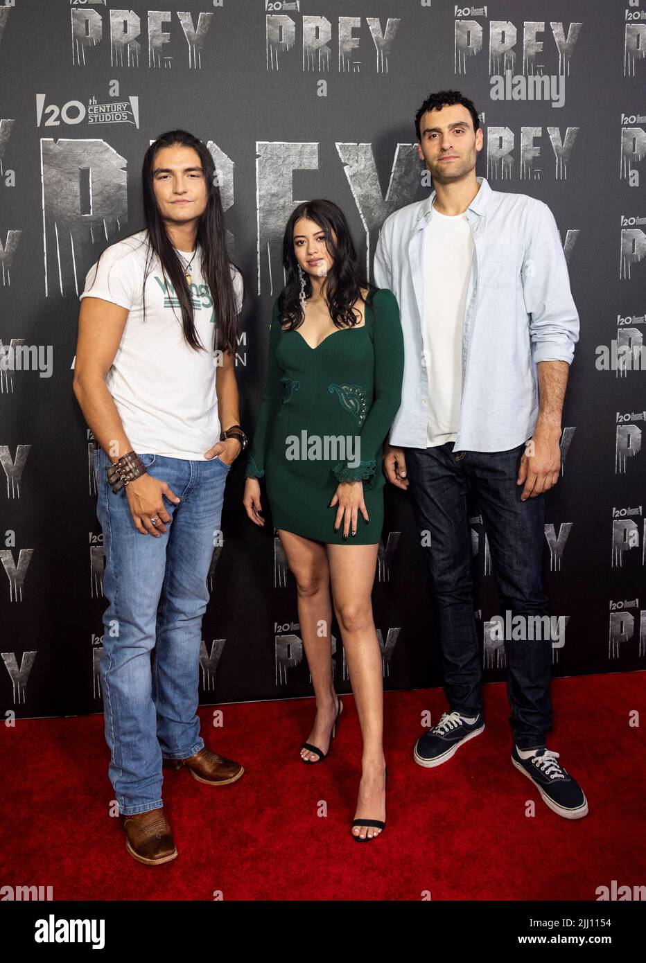 Prey 2022 and amber midthunder hi-res stock photography and images - Alamy