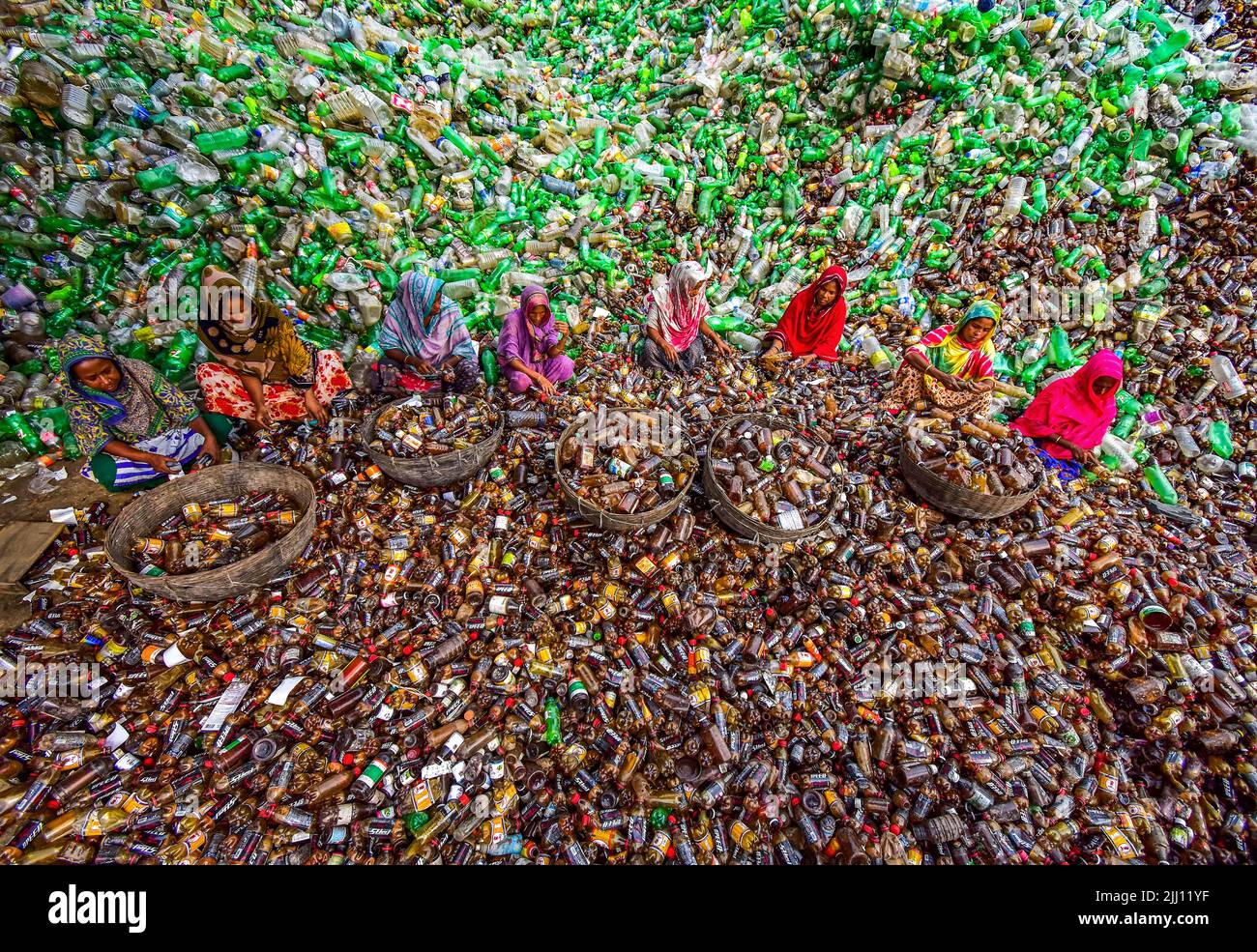 Environment pollution in bangladesh hi-res stock photography and images ...