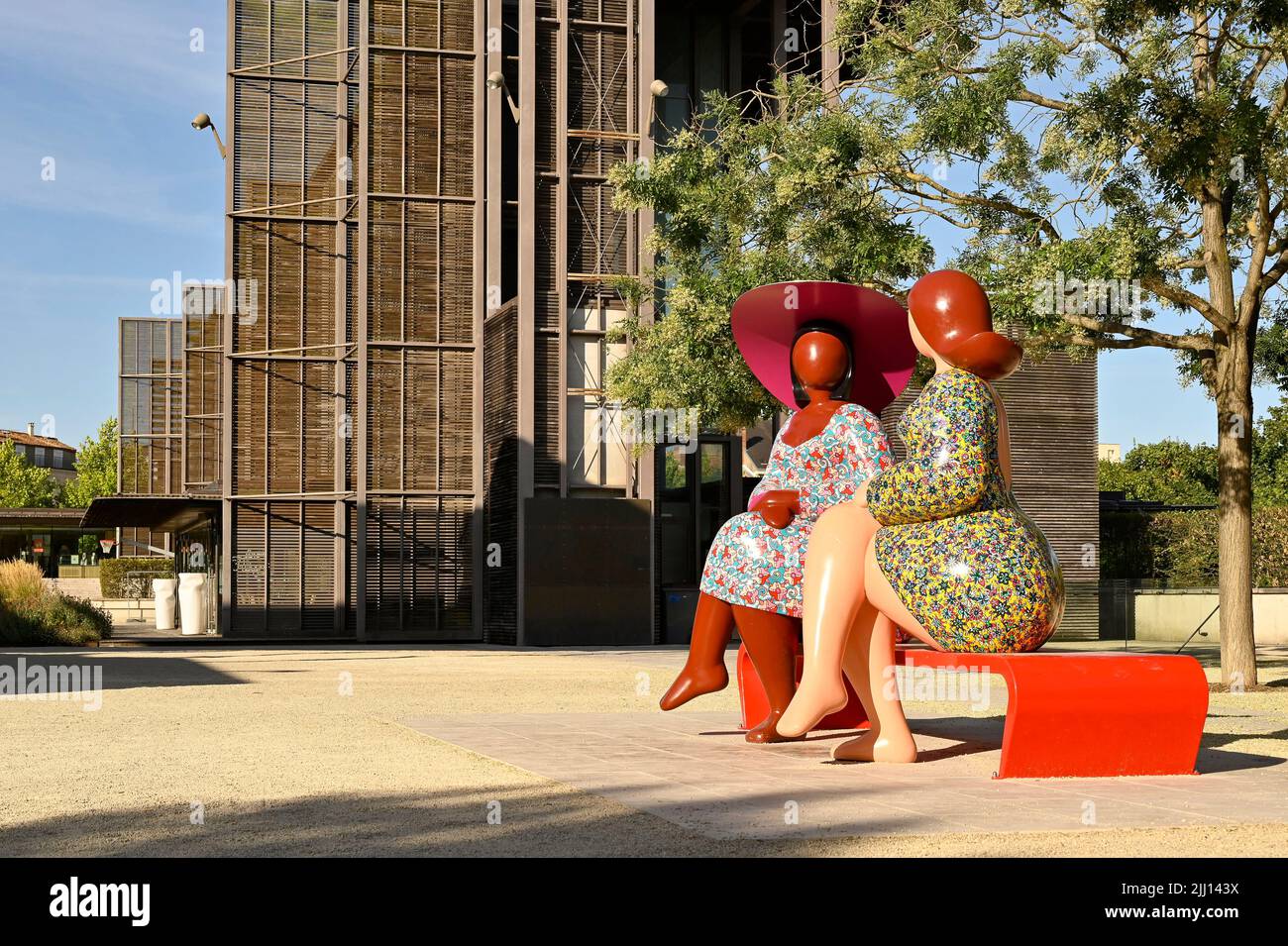 Les deux femmes (the two ladies), a sculpture by Franck Ayroles ...