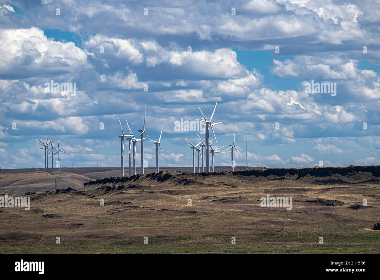 Windmills in Oregon along the Columbia River Stock Photo - Alamy
