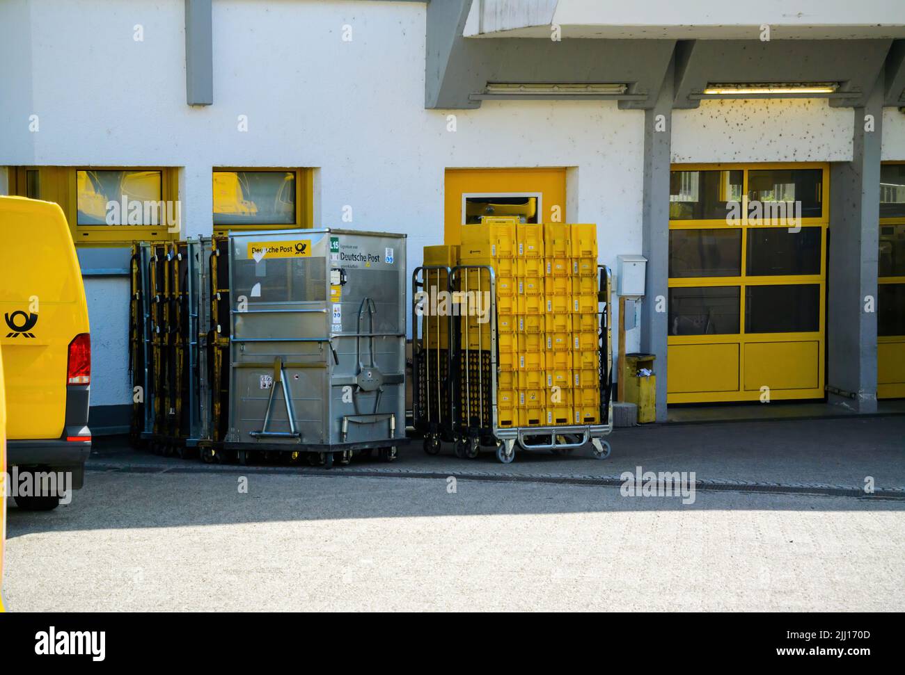 Dhlexpress hi-res stock photography and images - Alamy
