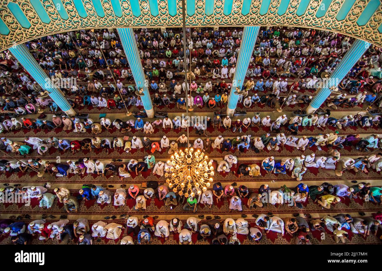 Muslims devotees are praying salah Stock Photo - Alamy