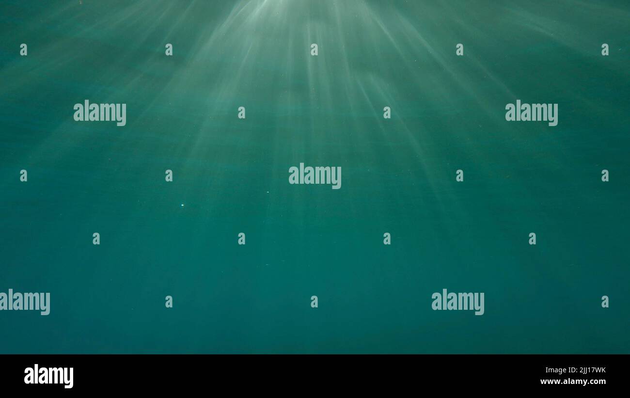Sunlight underwater hi-res stock photography and images - Alamy