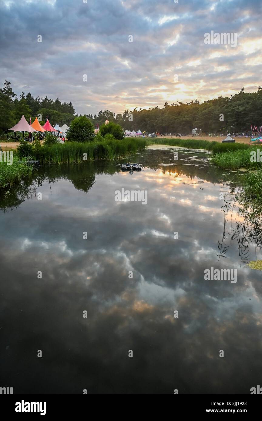 Henham Park, Suffolk, UK. 21st July, 2022. The lake at dusk - The 2022 ...