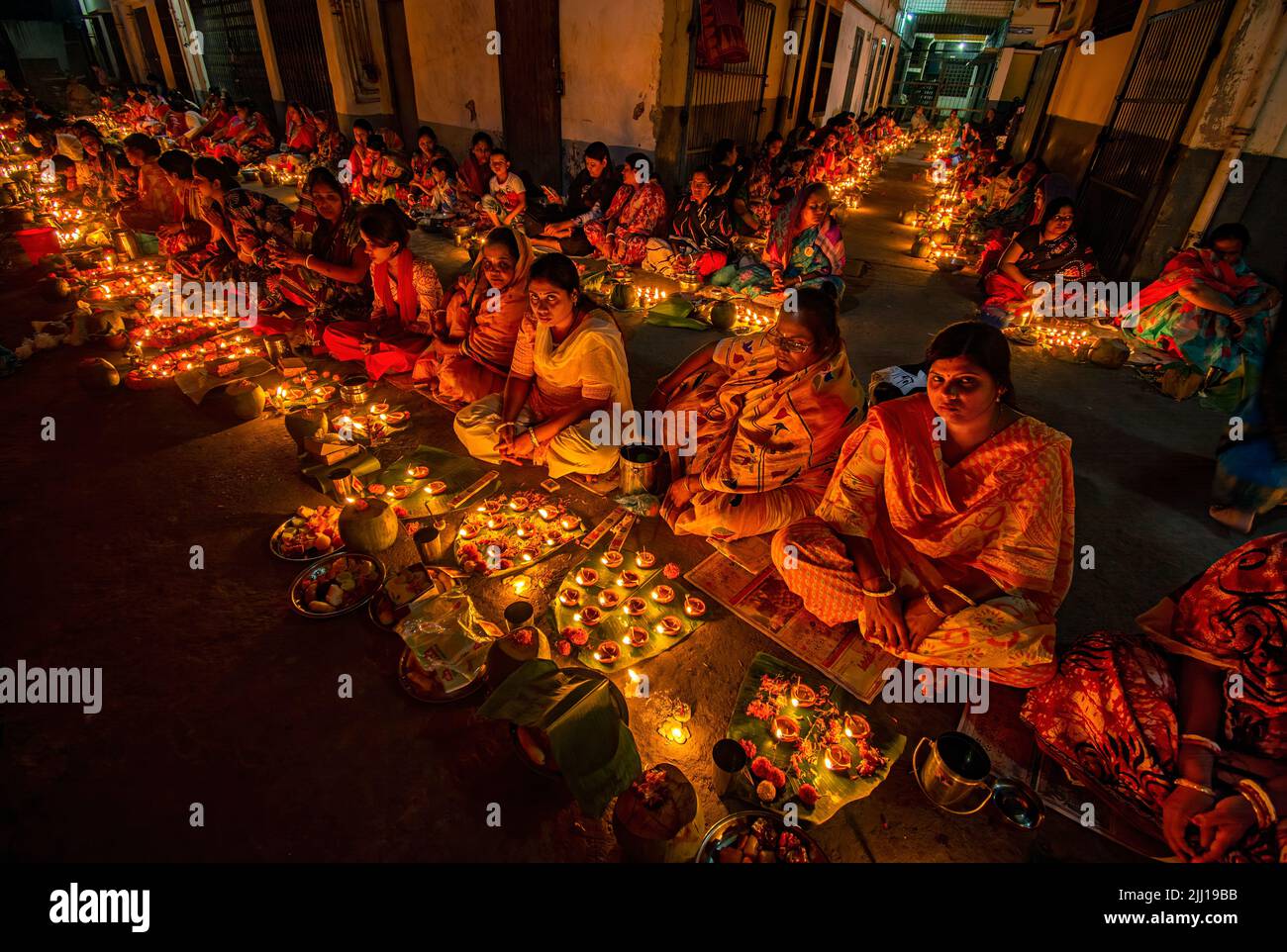 Hindu devotees light candles hi-res stock photography and images - Alamy