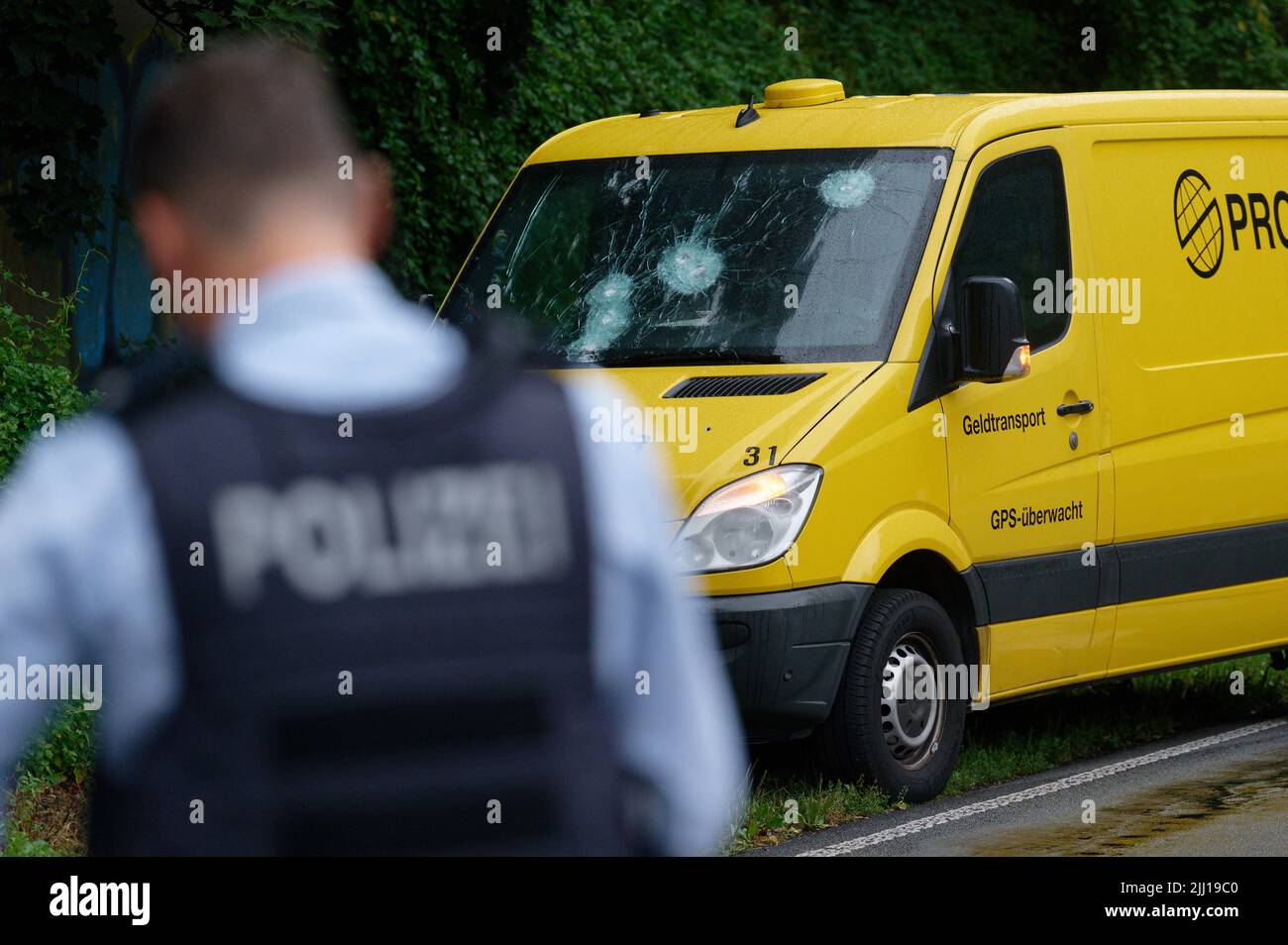 Bullet holes in windshield hi-res stock photography and images - Alamy