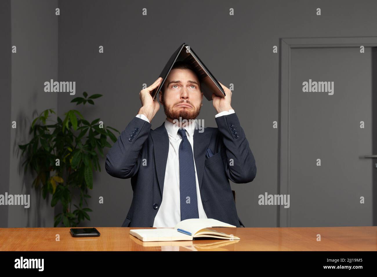Person hiding under desk hi-res stock photography and images - Alamy