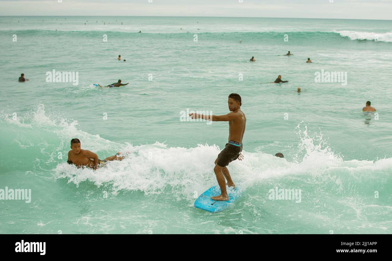 Editorial content from people surfing in Oahu, Honolulu, Hawai, 2022 ...