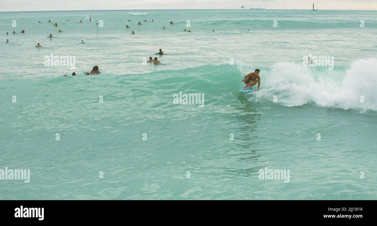 Editorial content from people surfing in Oahu, Honolulu, Hawai, 2022 ...