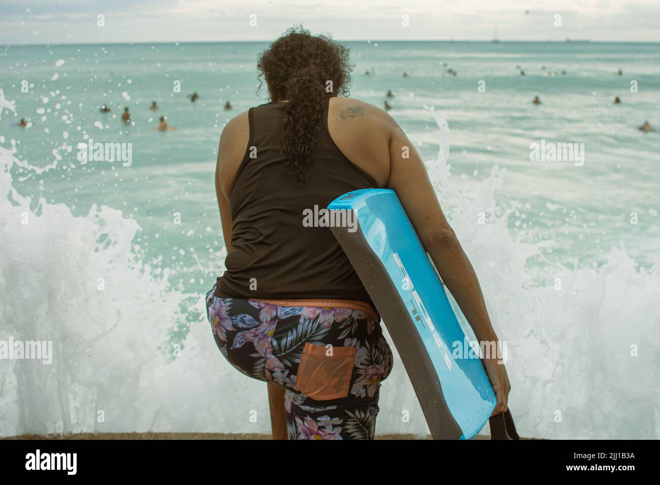 Editorial content from people surfing in Oahu, Honolulu, Hawai, 2022 ...