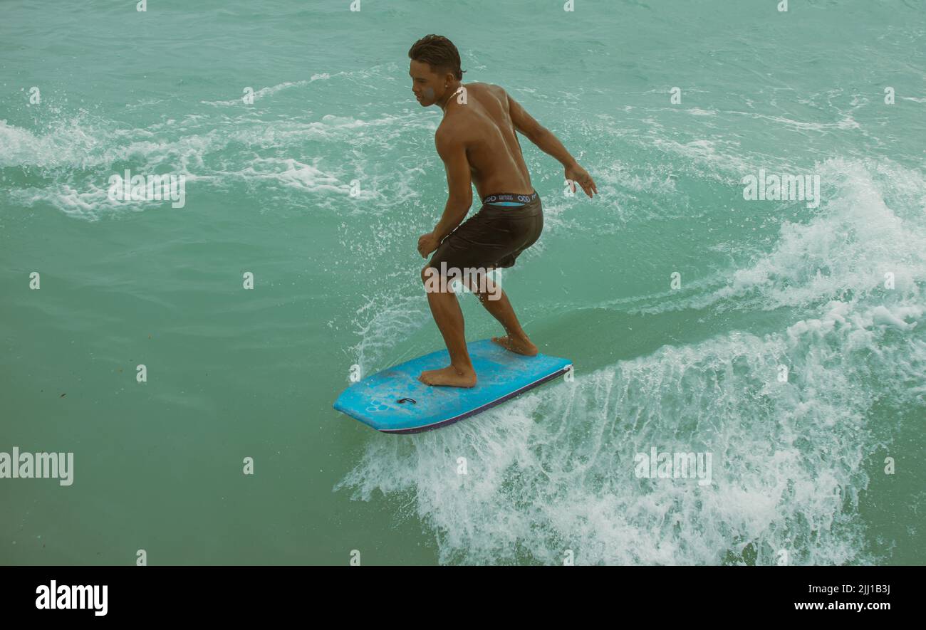 Editorial content from people surfing in Oahu, Honolulu, Hawai, 2022 ...