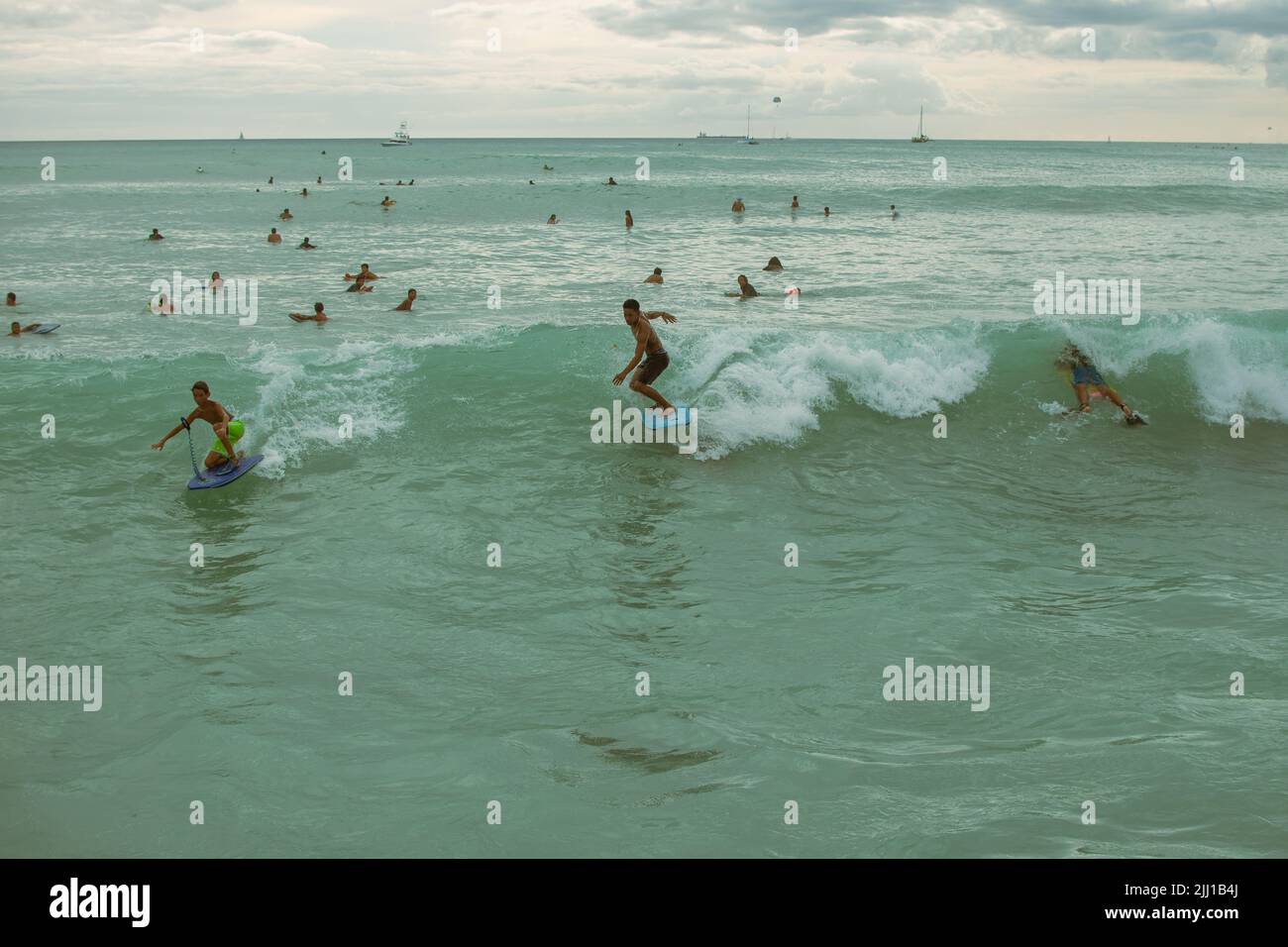 Editorial content from people surfing in Oahu, Honolulu, Hawai, 2022 ...