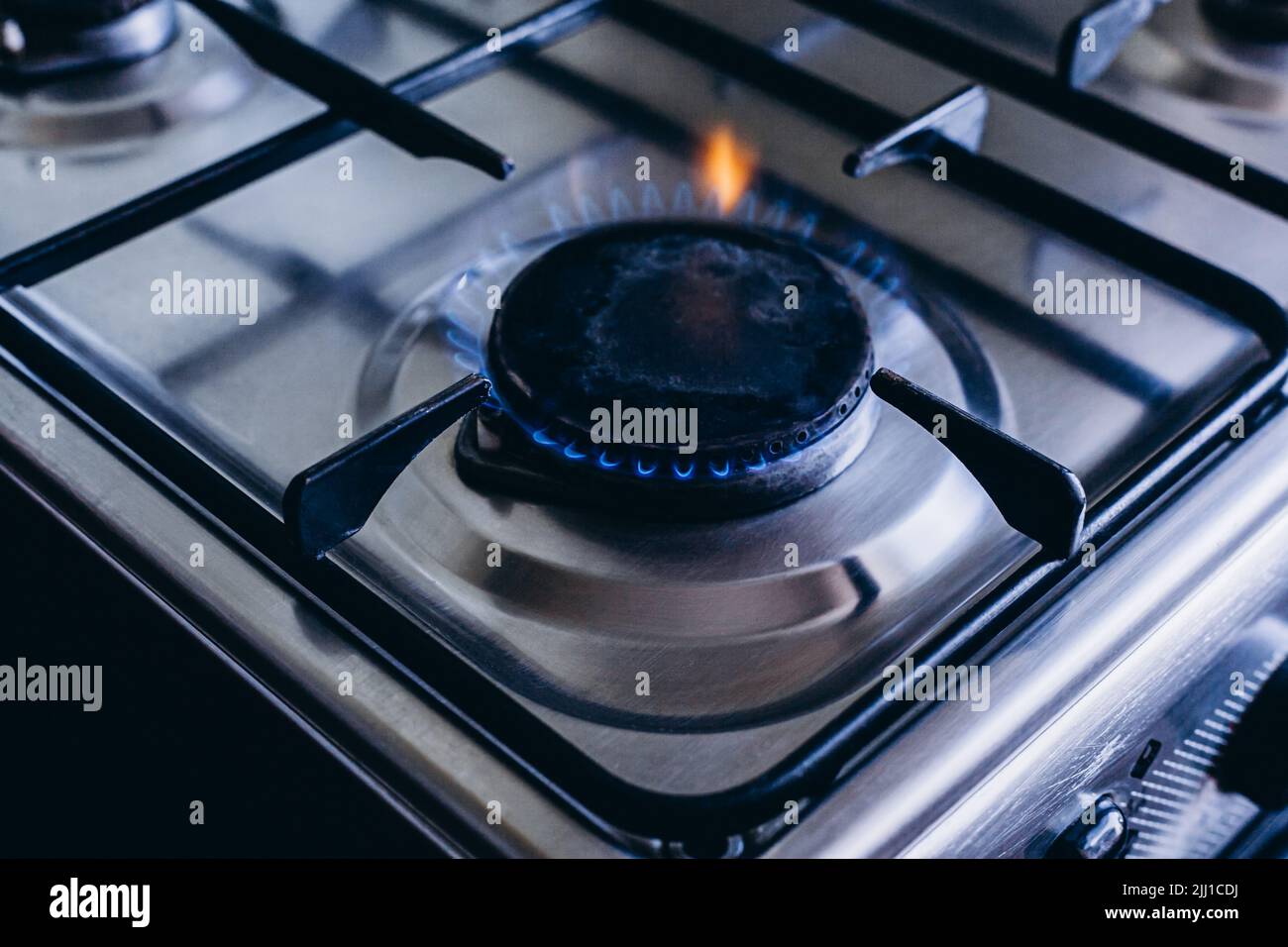 Kitchen gas hob, stove cook with blue and orange flames burning Stock ...